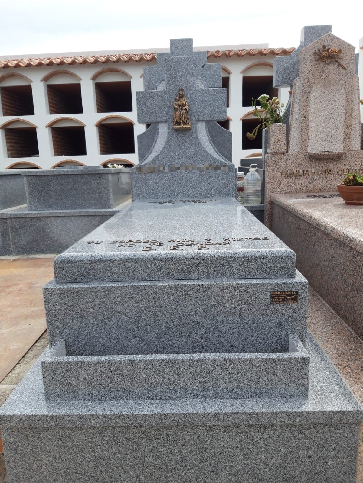 Arte funerario de granito y mármol | Granitos